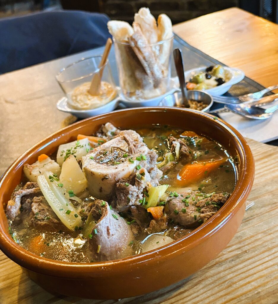 Le pot-au-feu de la Sangria Grill est une des recettes phares de notre ...